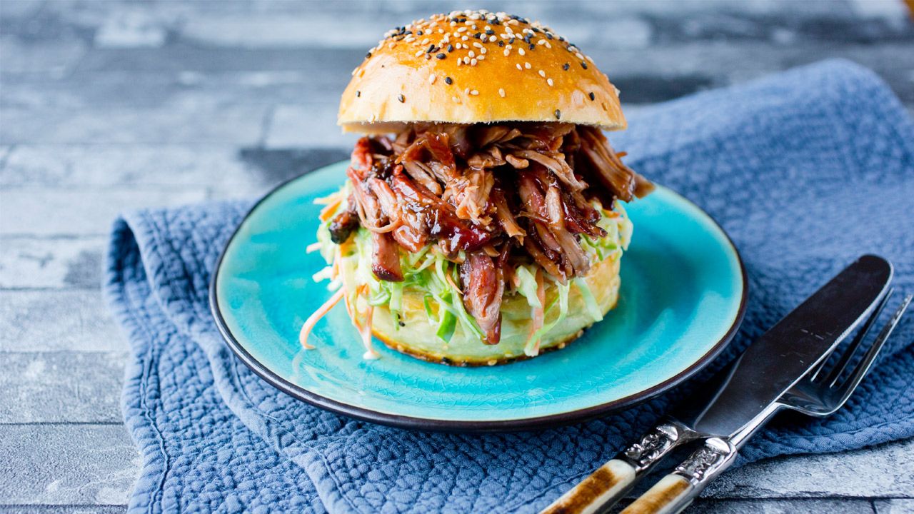 Pulled pork – Digg burger med saftig svinekjøtt | Oppskrift