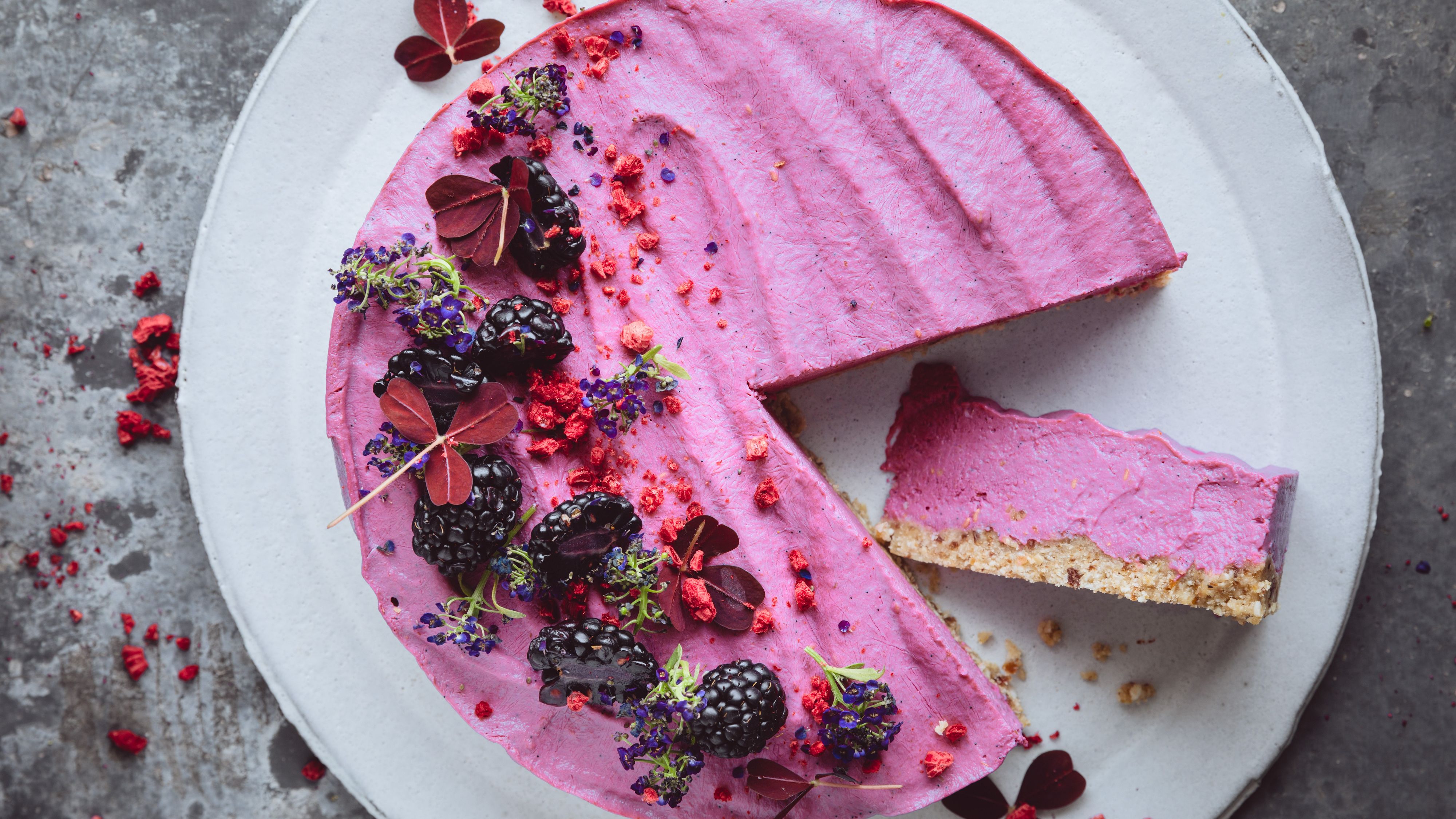 Raw-kake - Iskake med bringebær | Oppskrift