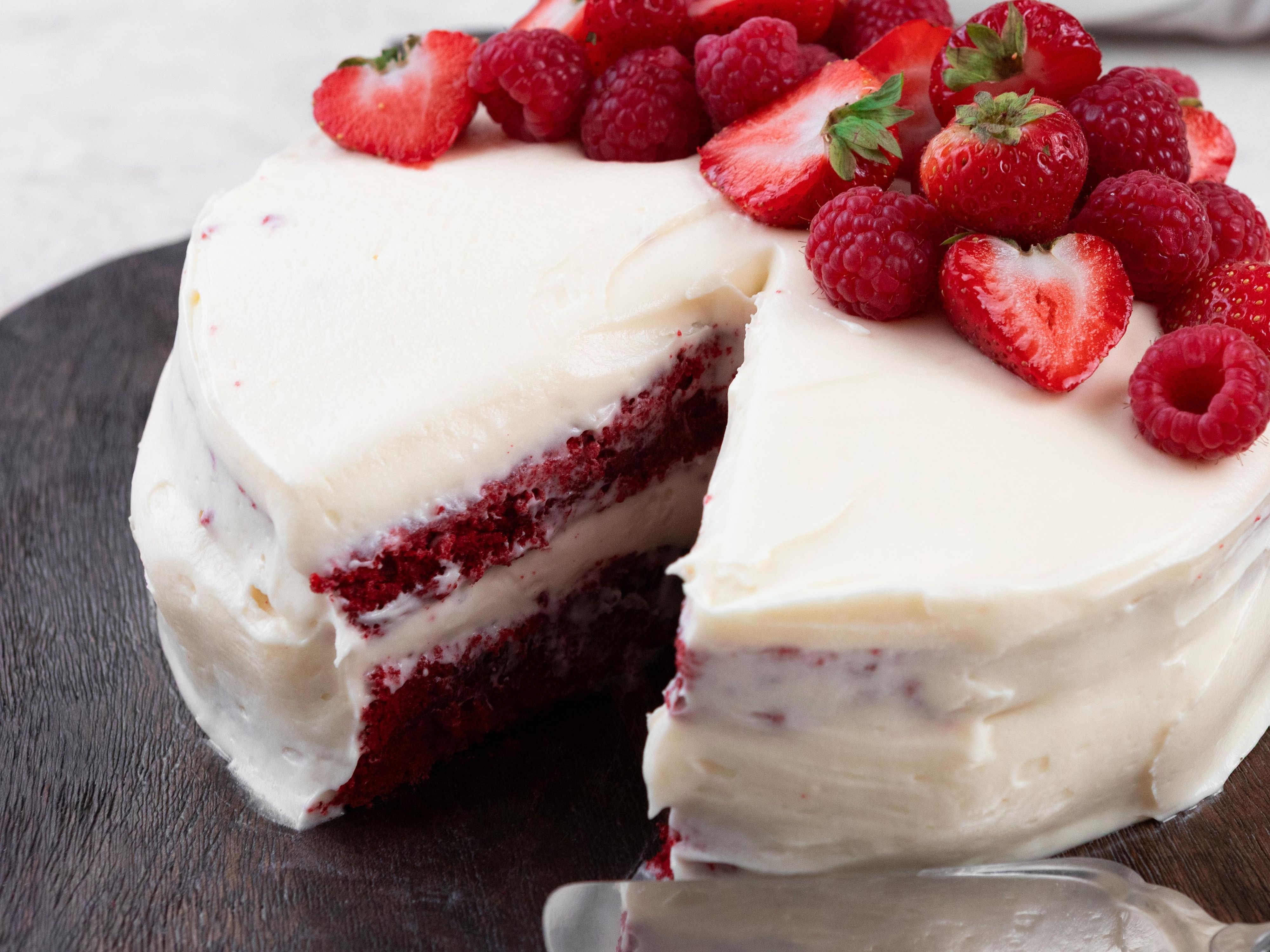 Red velvet kake – Fargerik sjokoladekake med smørkrem | Oppskrift