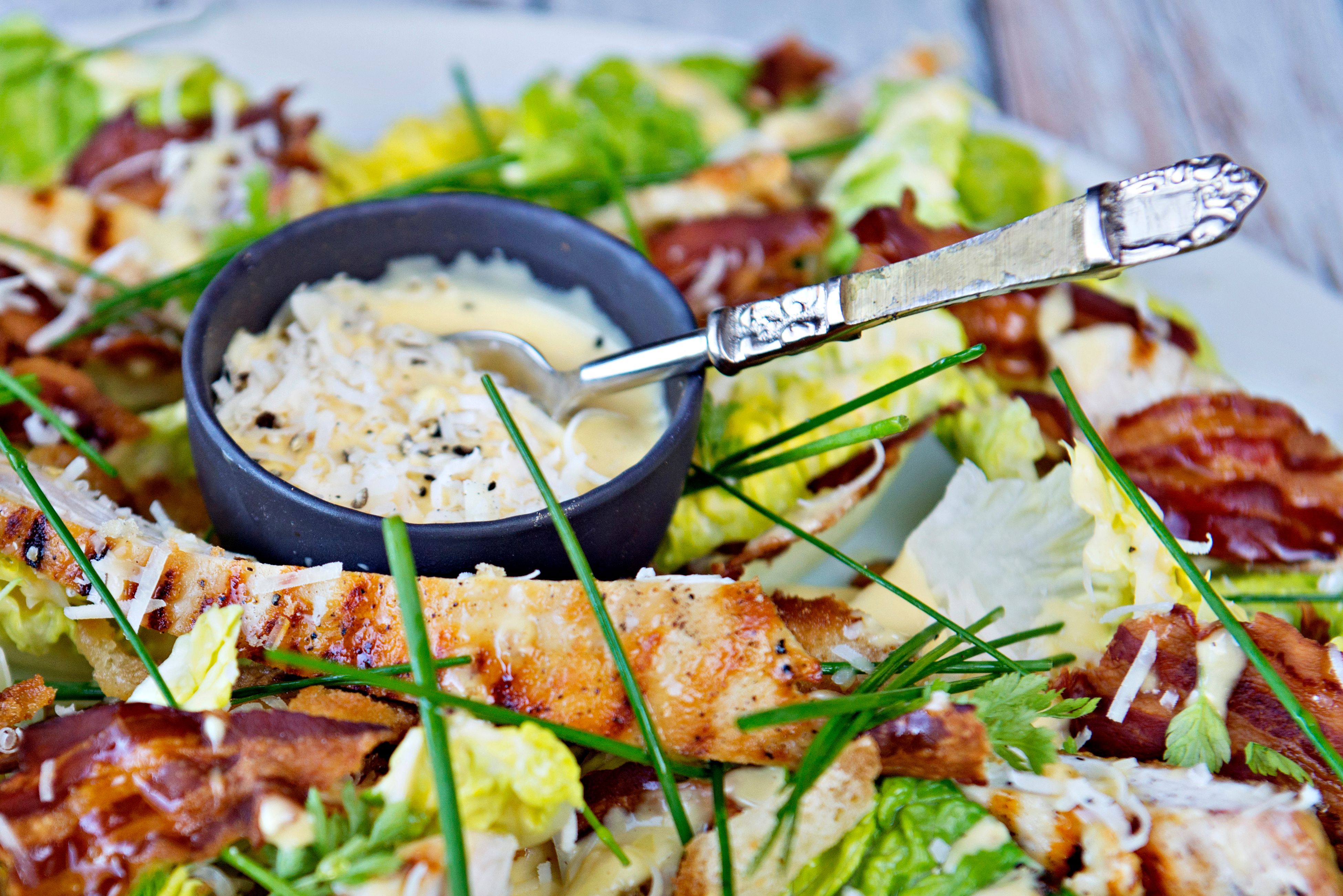 Cæsardressing – klassisk dressing til cæsarsalat | Oppskrift