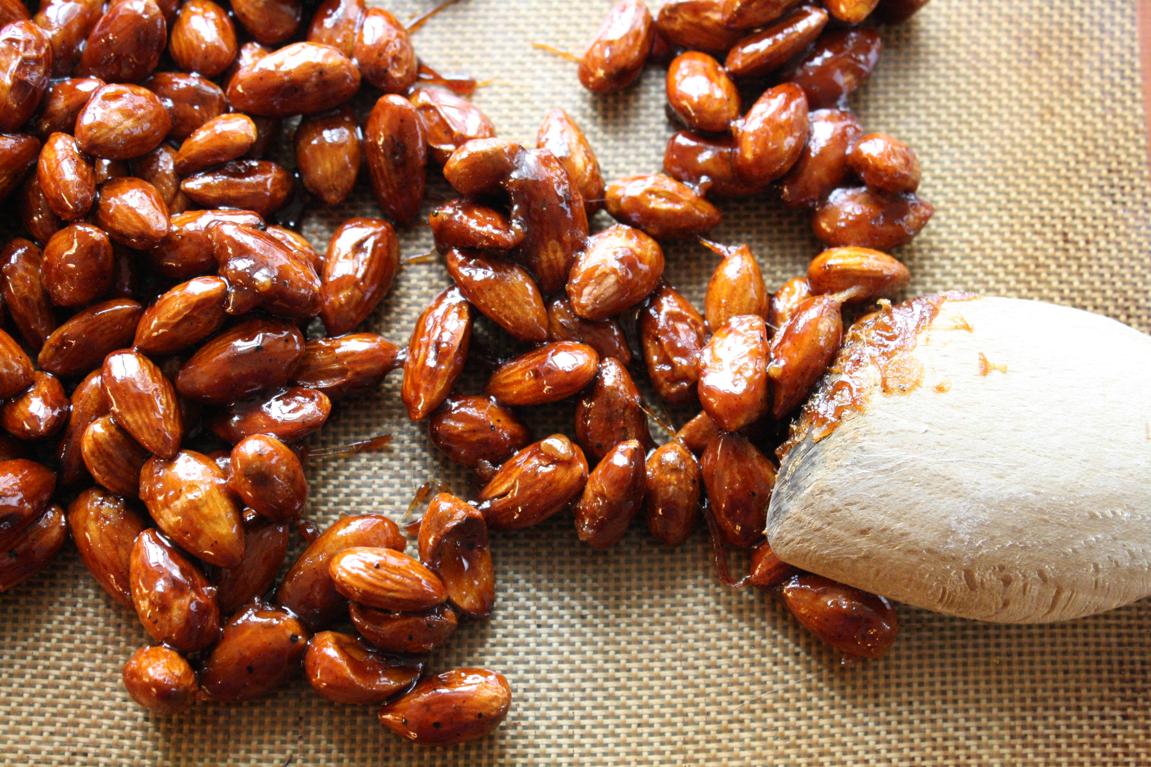 Brente mandler - Tradisjonsrikt juleknask | Oppskrift