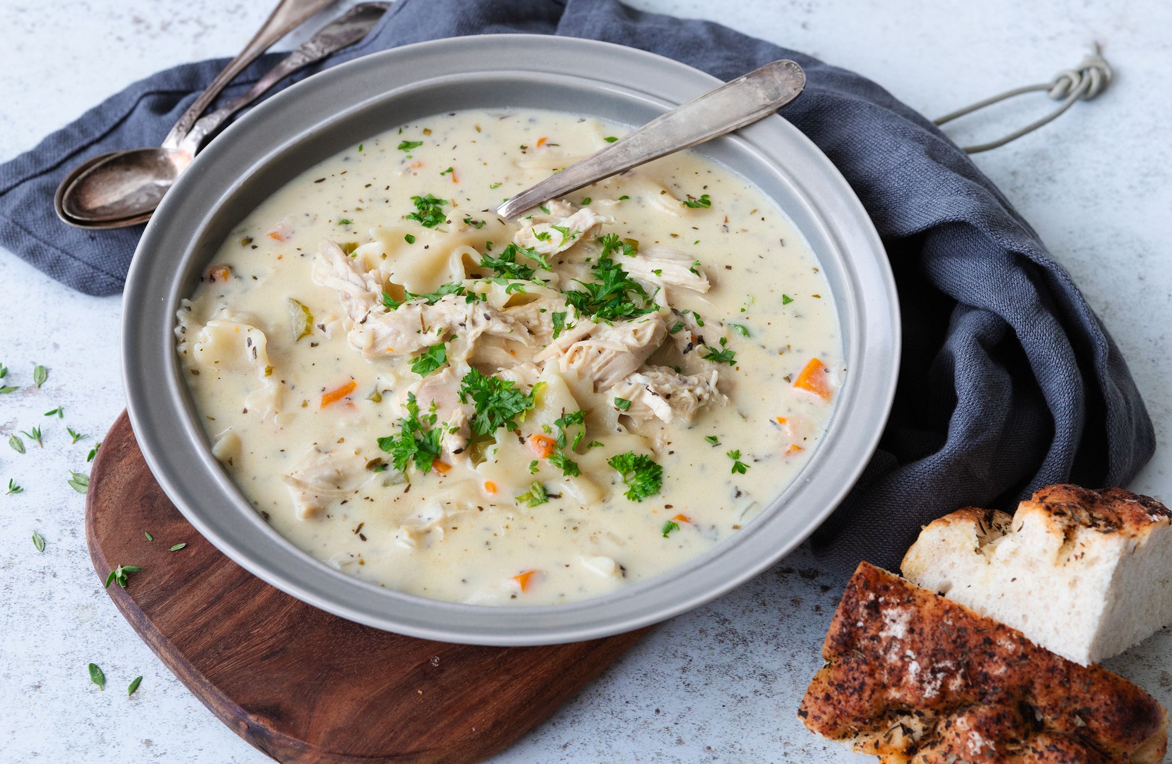 Kremet kyllingsuppe – smakfull suppe med pasta | Oppskrift